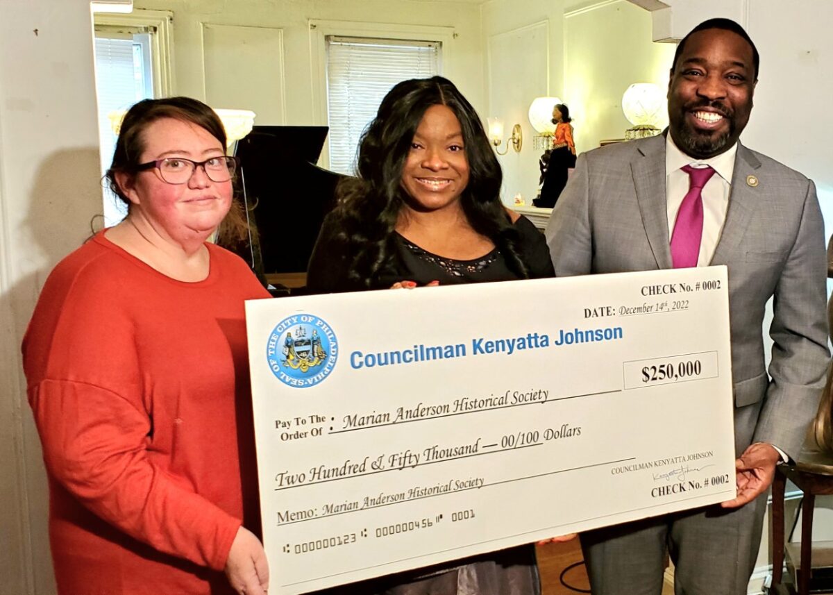 COUNCILMEMBER KENYATTA JOHNSON PRESENTED A CHECK FOR $250,000 TO THE ...